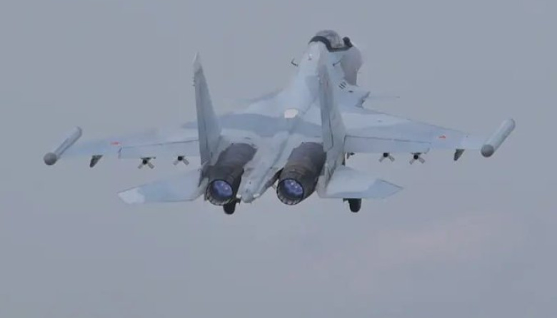 Su-30SM derriba un avión ucraniano Su-27 a 81 millas de distancia - Red Castrense